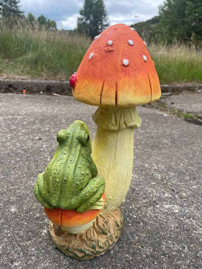 Toad on a Toadstool with Ladybird Garden Ornament – Comfortzone Home ...